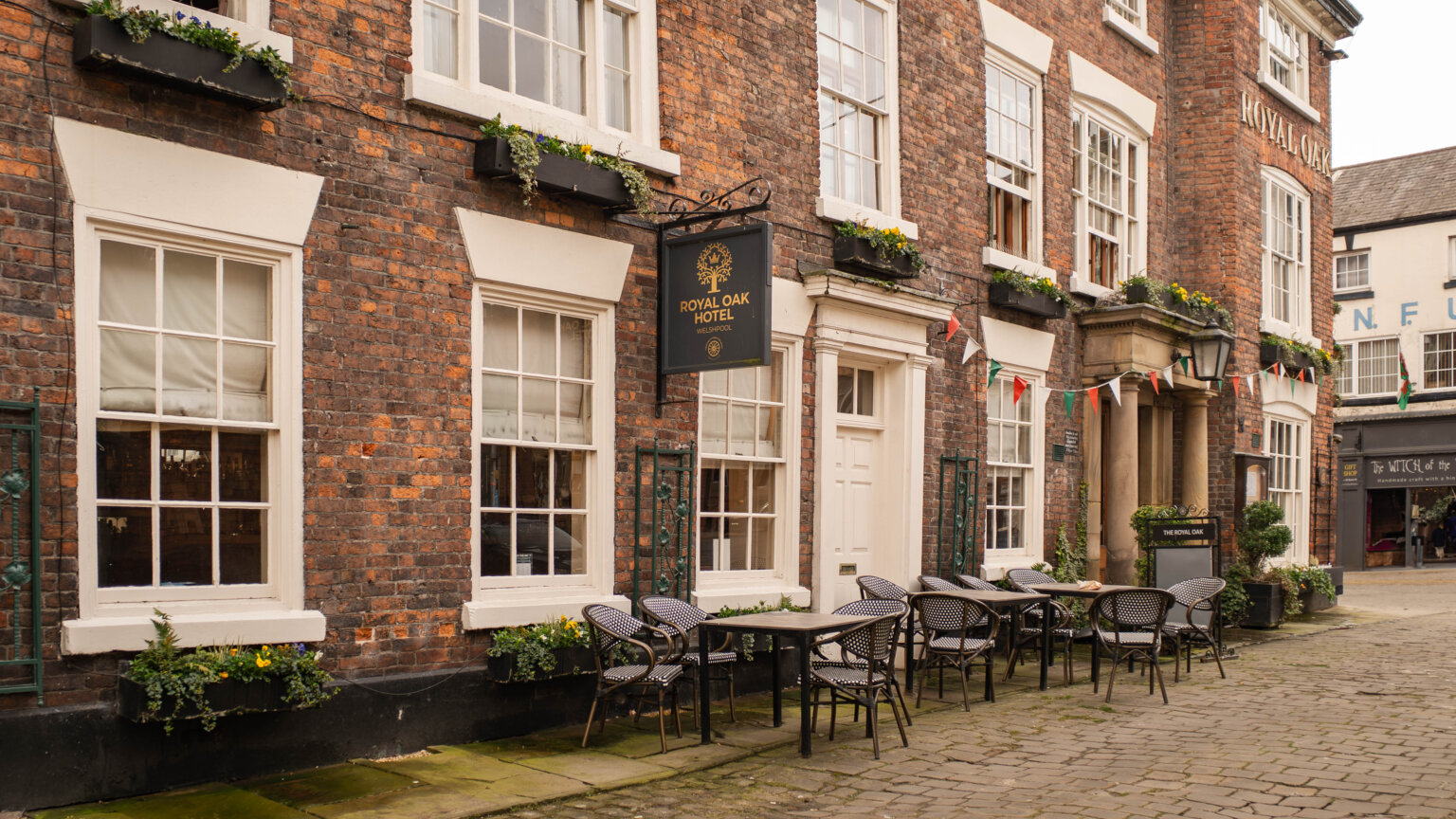 The Royal Oak Hotel, Eatery and Coffee House - Welshpool, Mid Wales
