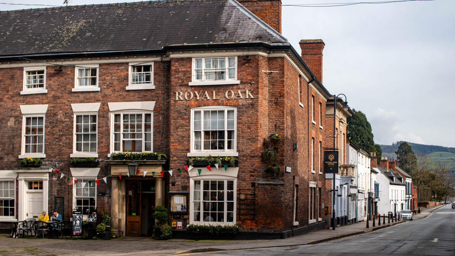 The Royal Oak Hotel, Eatery and Coffee House - Welshpool, Mid Wales